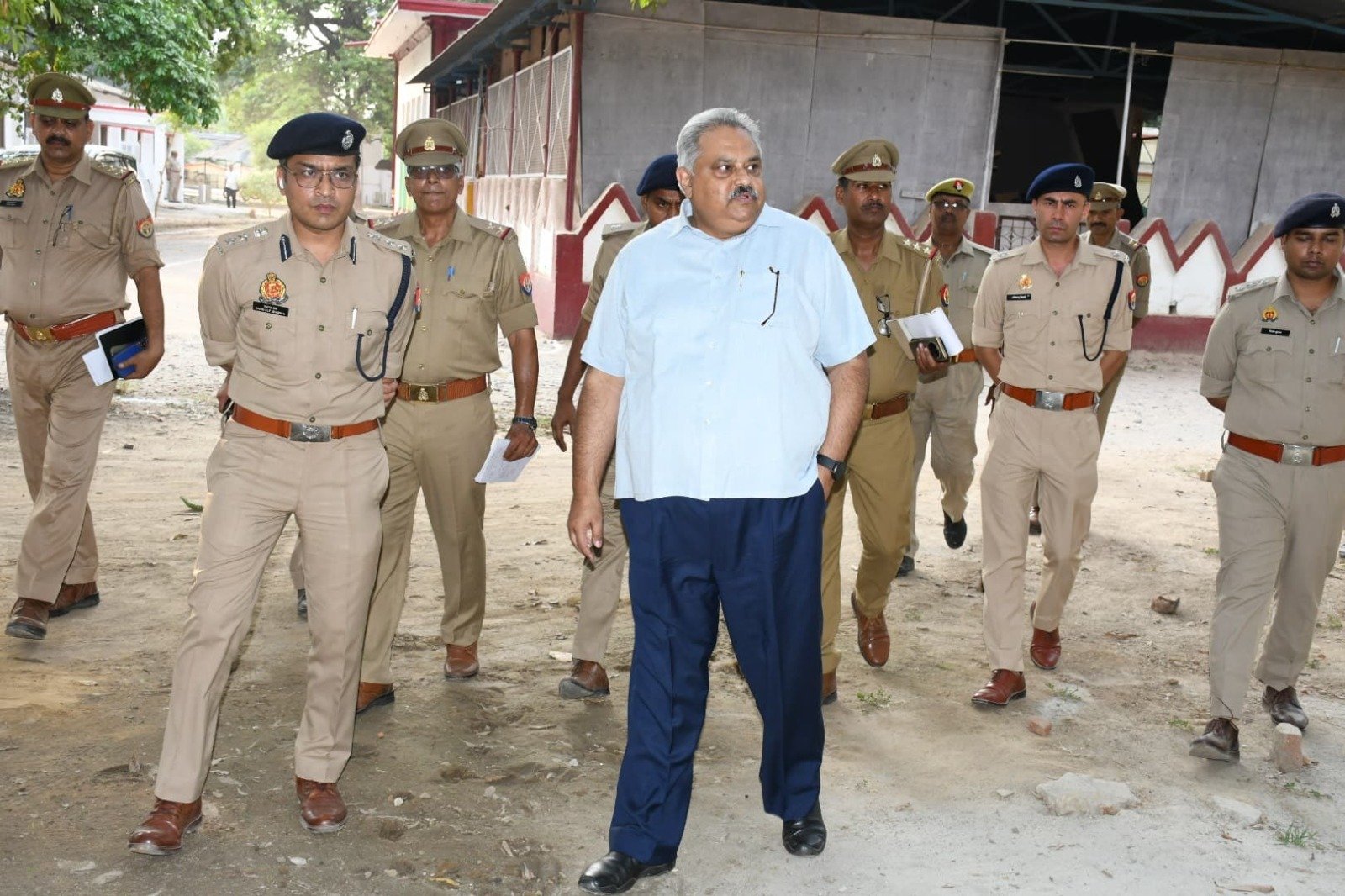 ADG अमित चन्द्रा ने खीरी पुलिस लाइन का किया निरीक्षण साइबर क्राइम ...